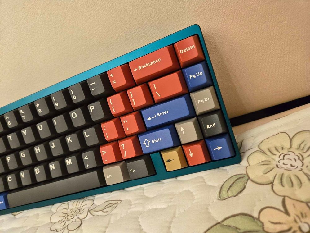 【心得】Neo65Cu開箱，客製化鍵盤套件，全鋁大銅底，純粹的表現，優美的陽極法翠。 @電腦應用綜合討論 哈啦板 - 巴哈姆特
