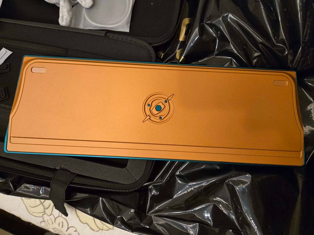 【心得】Neo65Cu開箱，客製化鍵盤套件，全鋁大銅底，純粹的表現，優美的陽極法翠。 @電腦應用綜合討論 哈啦板 - 巴哈姆特