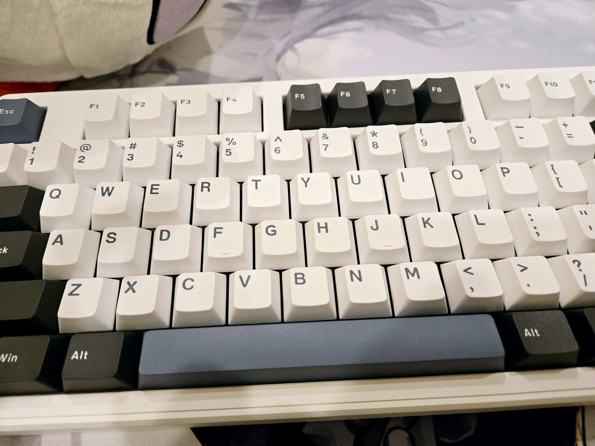 Riccks Rs8，不到800台幣的三模87配列鍵盤，簡潔外觀，獨特內膽，聲音優秀的好鍵盤。 - gpgp9988的創作 - 巴哈姆特