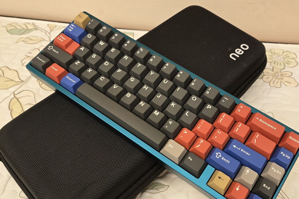 Neo65Cu開箱，客製化鍵盤套件，全鋁大銅底，純粹的表現，優美的陽極法翠。 - gpgp9988的創作 - 巴哈姆特