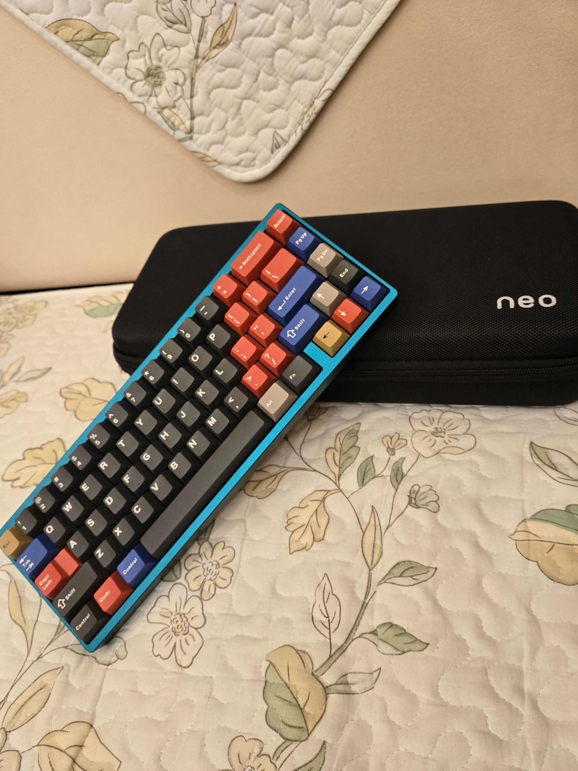 Neo65Cu開箱，客製化鍵盤套件，全鋁大銅底，純粹的表現，優美的陽極法翠。 - gpgp9988的創作 - 巴哈姆特