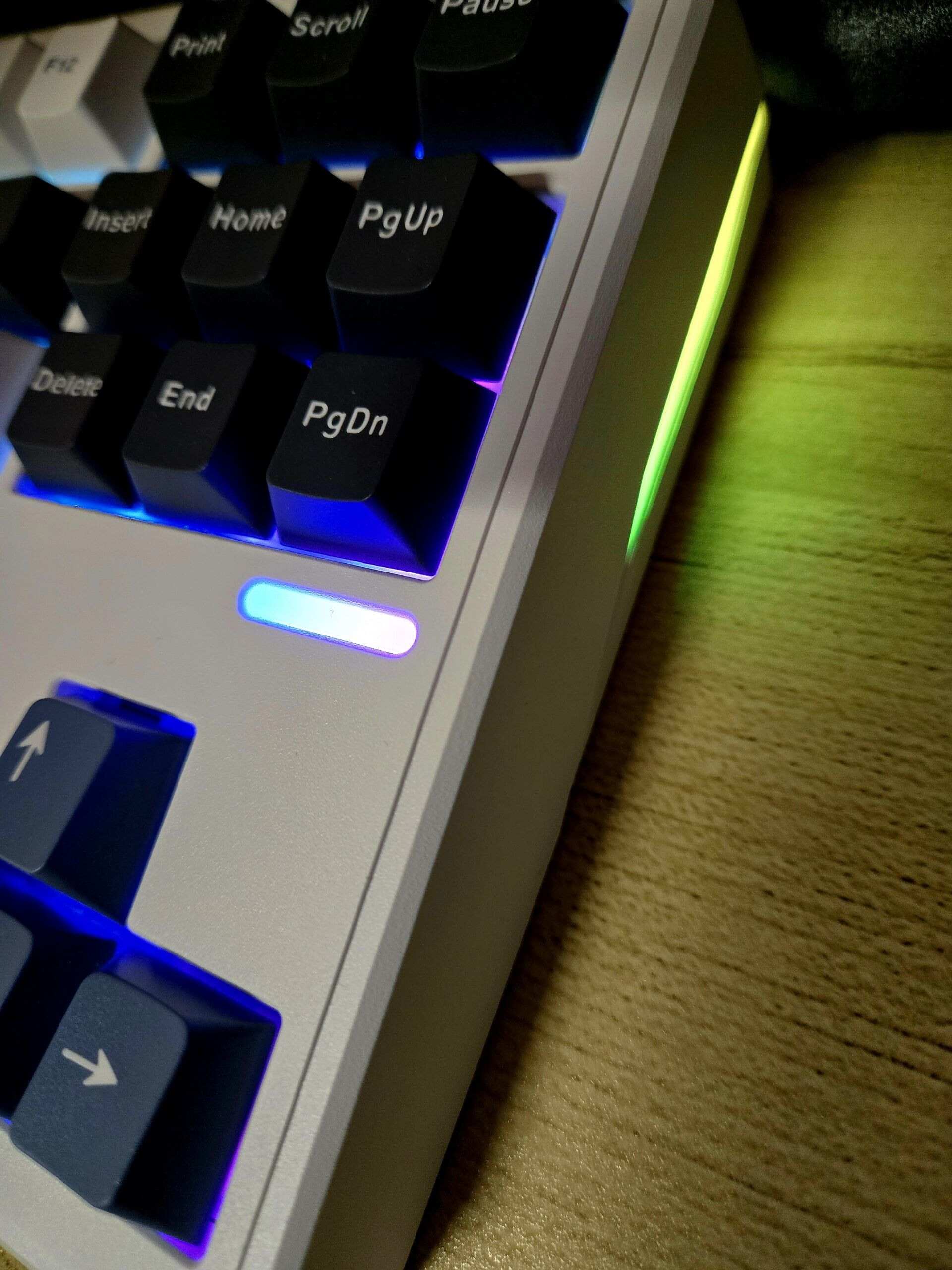 Riccks Rs8，不到800台幣的三模87配列鍵盤，簡潔外觀，獨特內膽，聲音優秀的好鍵盤。 - gpgp9988的創作 - 巴哈姆特