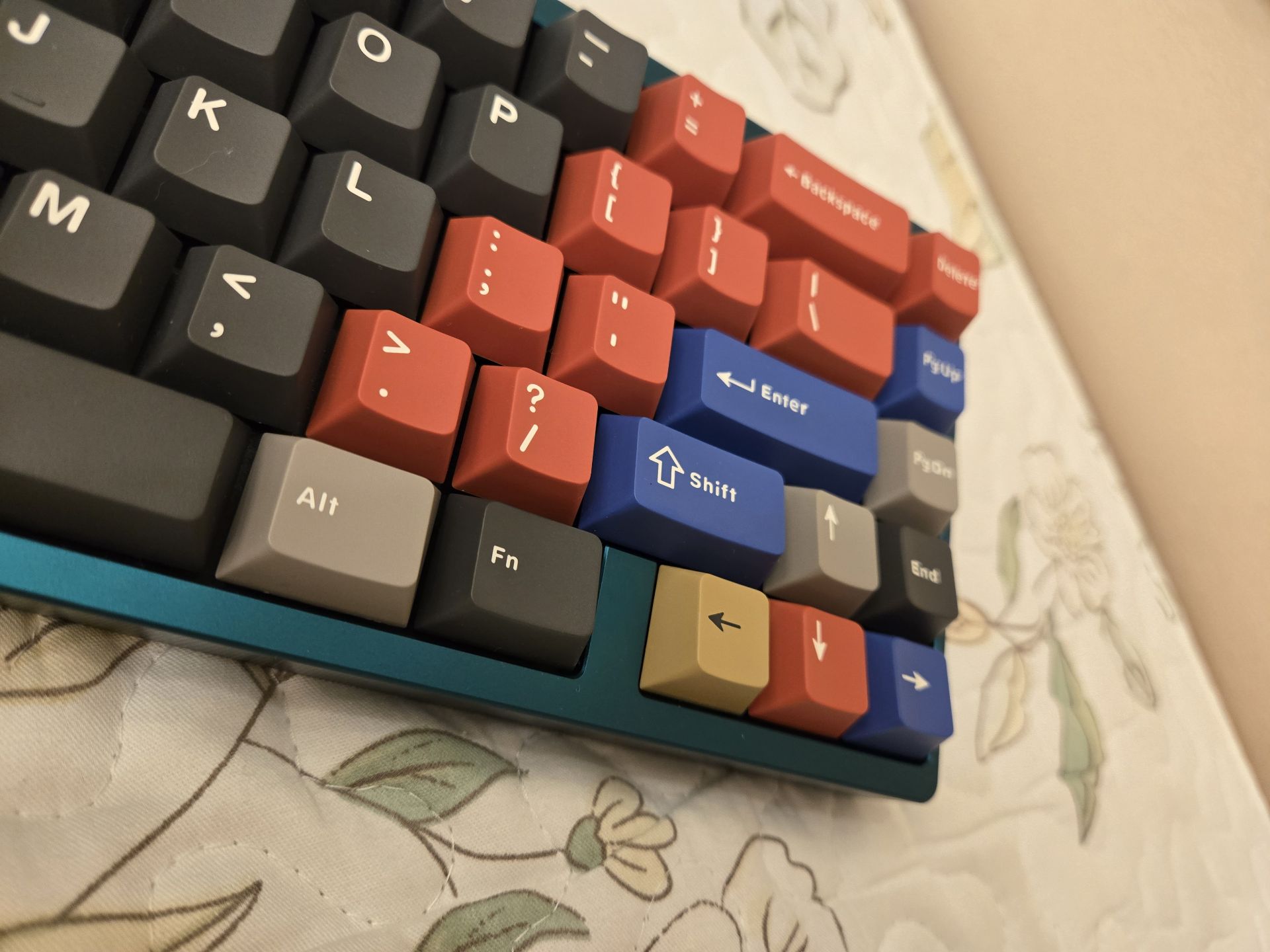 Neo65Cu開箱，客製化鍵盤套件，全鋁大銅底，純粹的表現，優美的陽極法翠。 - gpgp9988的創作 - 巴哈姆特