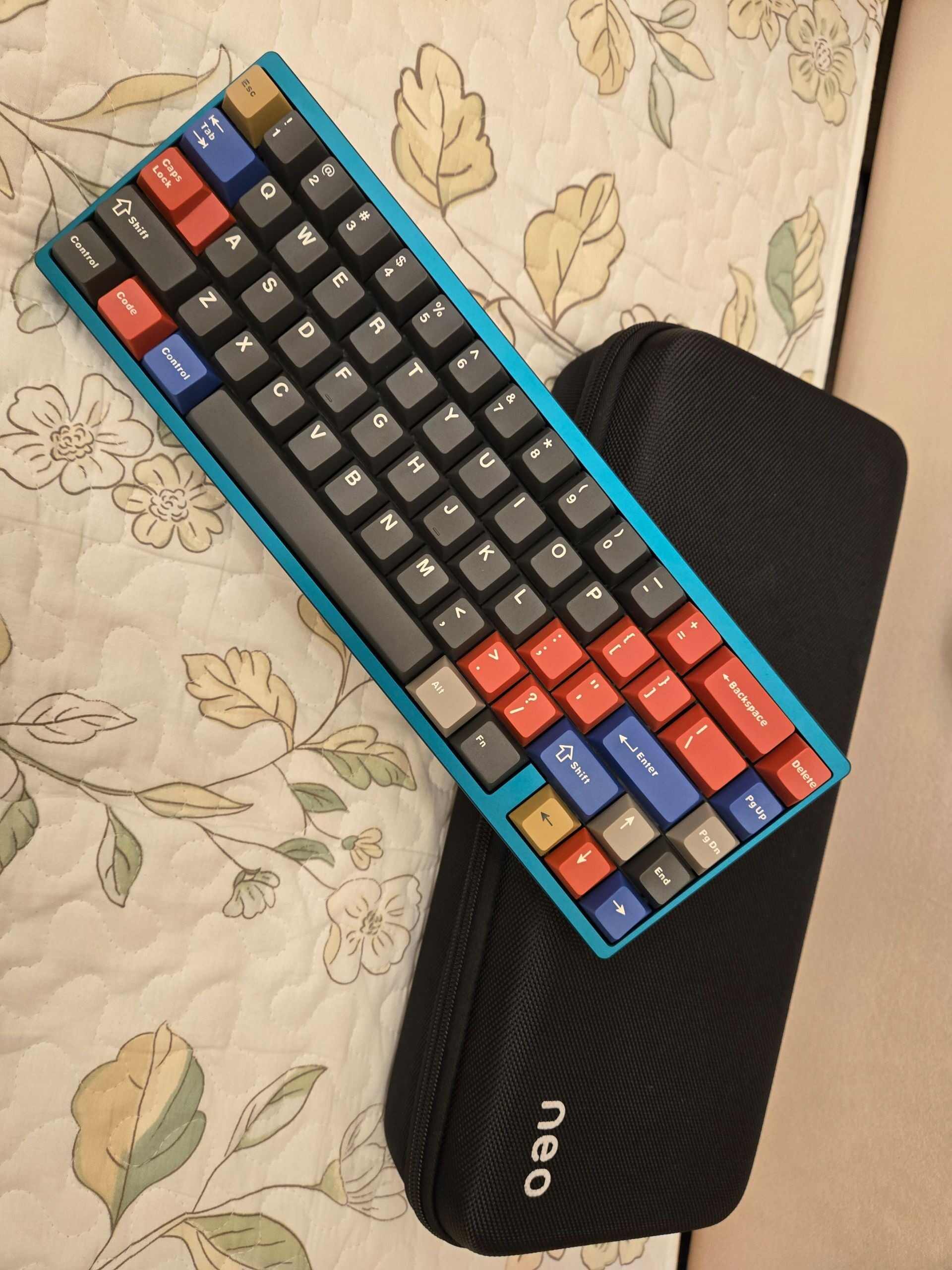 Neo65Cu開箱，客製化鍵盤套件，全鋁大銅底，純粹的表現，優美的陽極法翠。 - gpgp9988的創作 - 巴哈姆特