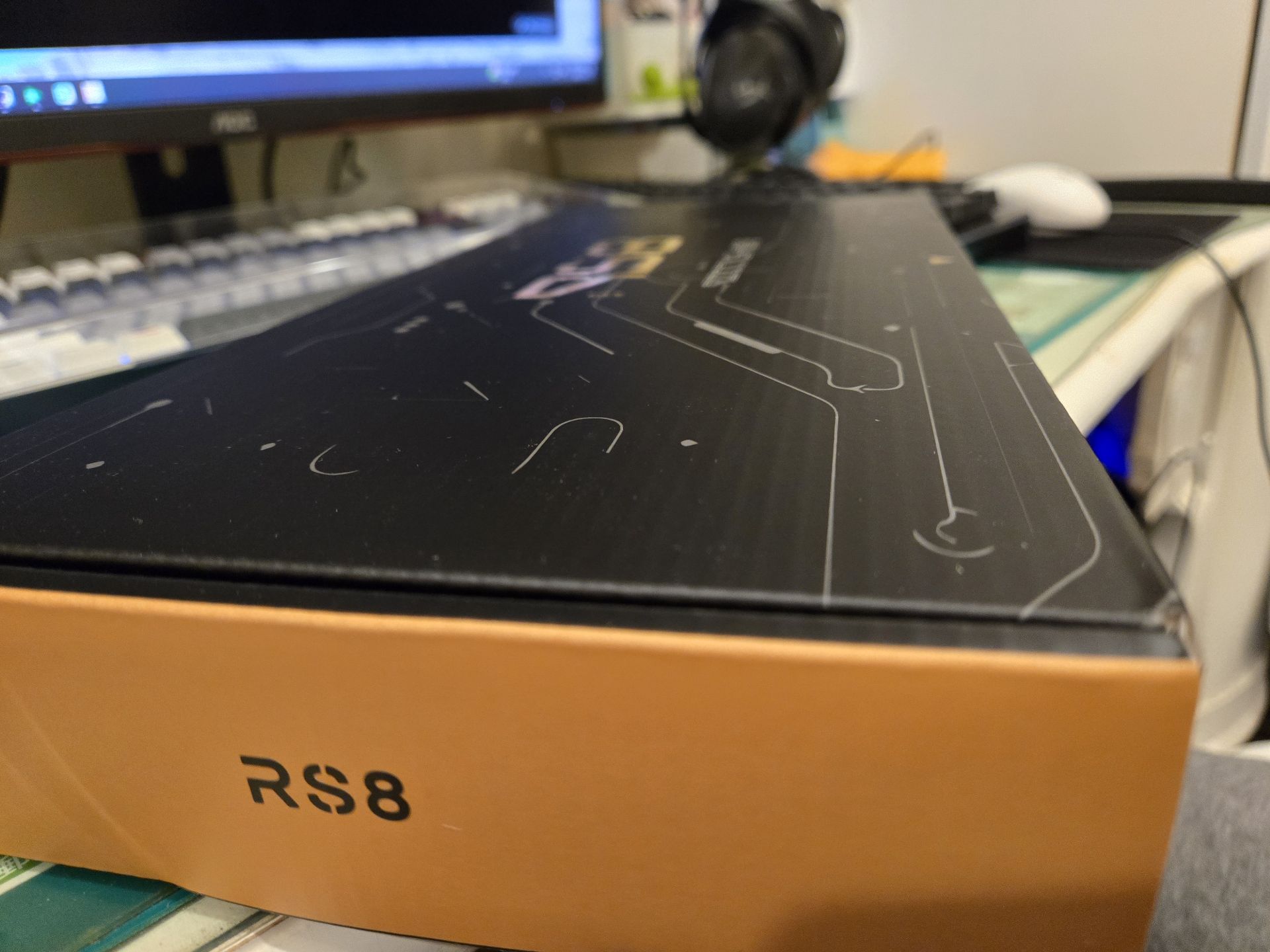 【心得】Riccks Rs8，不到800台幣的三模87配列鍵盤，簡潔外觀，獨特內膽，聲音優秀的好鍵盤。 @電腦應用綜合討論 哈啦板 - 巴哈姆特