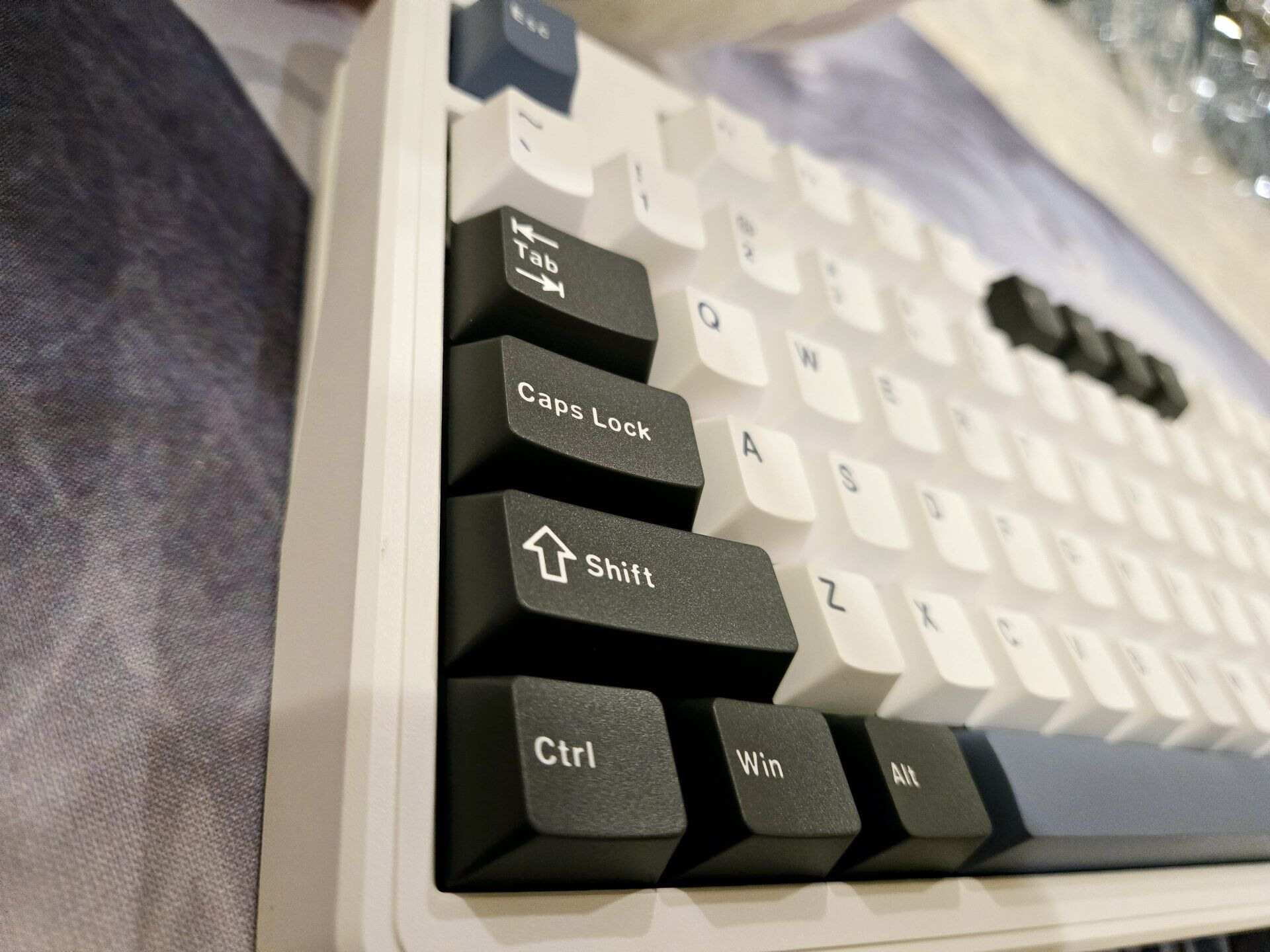 Riccks Rs8，不到800台幣的三模87配列鍵盤，簡潔外觀，獨特內膽，聲音優秀的好鍵盤。 - gpgp9988的創作 - 巴哈姆特